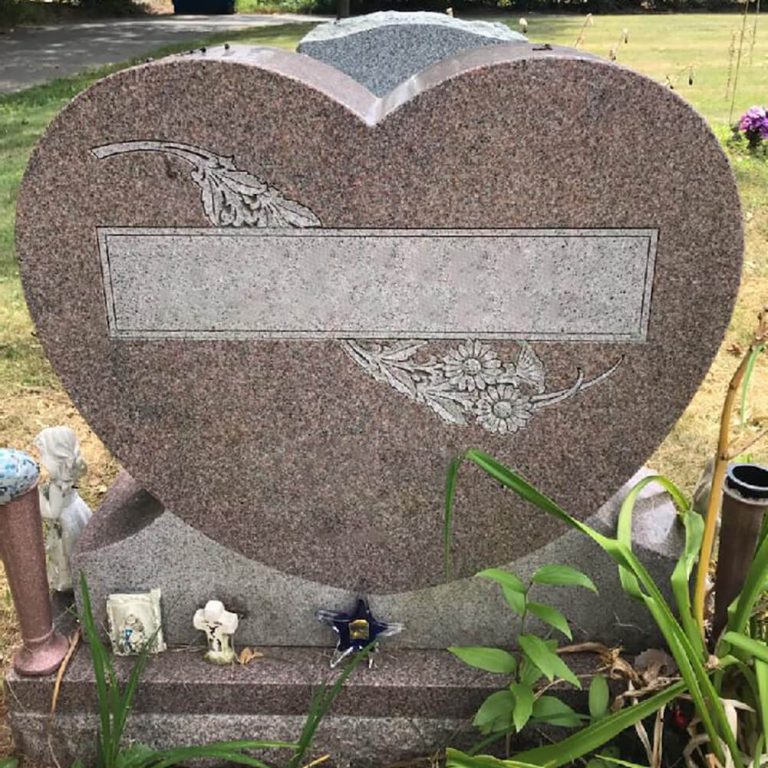Wholesale Heart-shaped Grey Granite Headstone with Base - Samistone