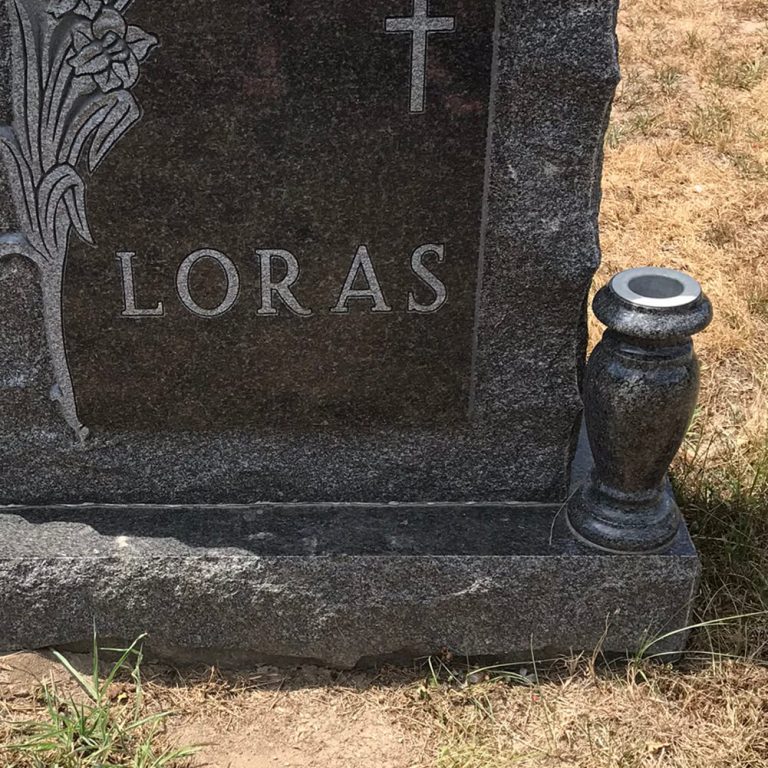 Wholesale Rock Pitched Black Granite Upright Headstone - Samistone